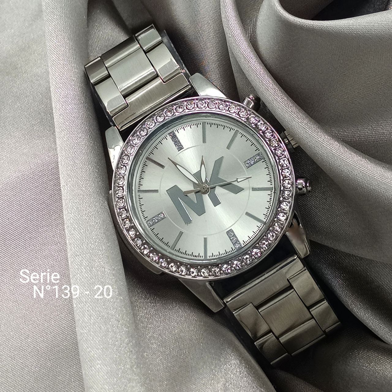 RELOJ SERIE N°139 – Bisuteria 888